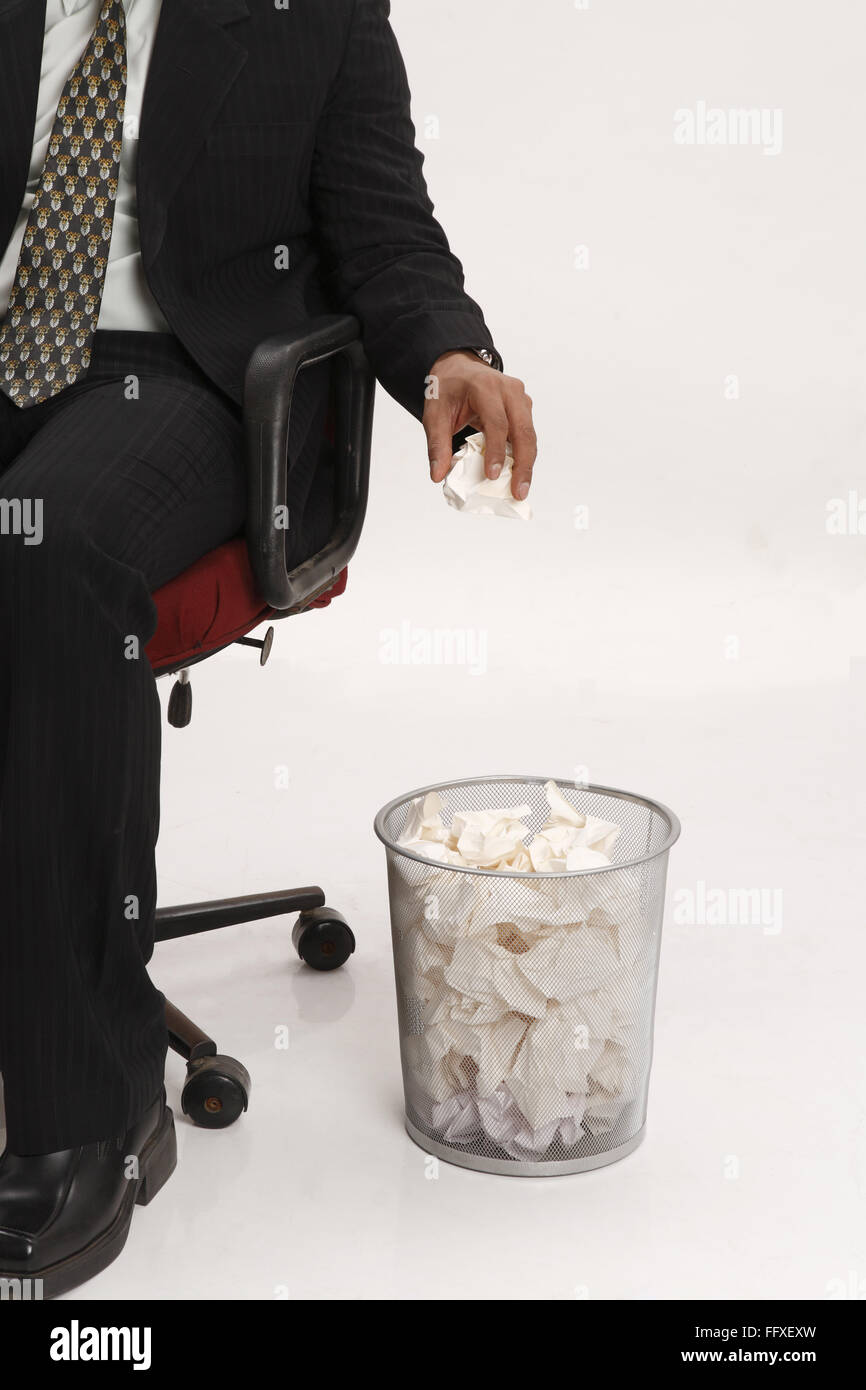 Trash bin paper ball hi-res stock photography and images - Alamy