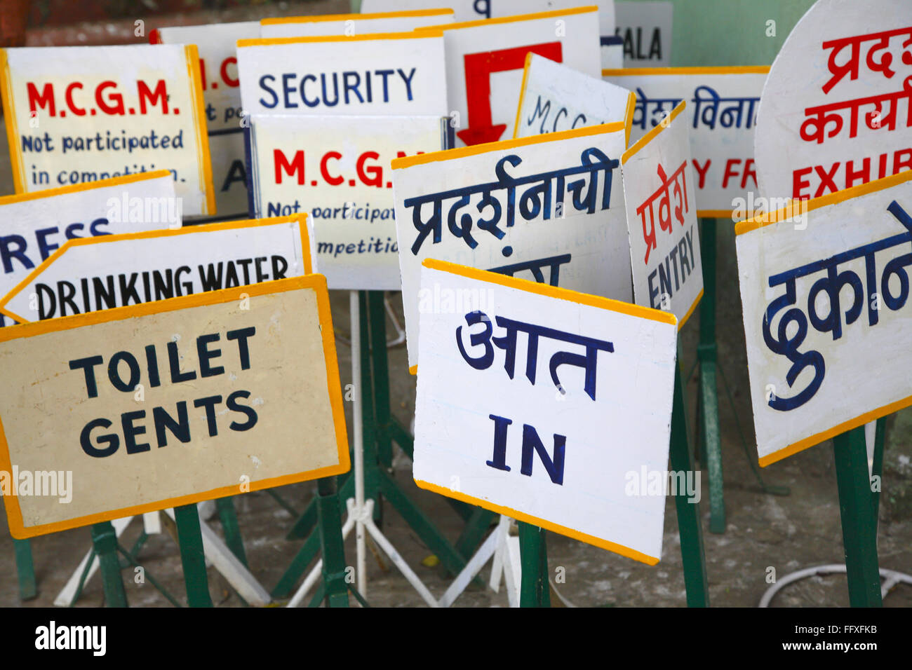 Signs signage hi-res stock photography and images - Alamy