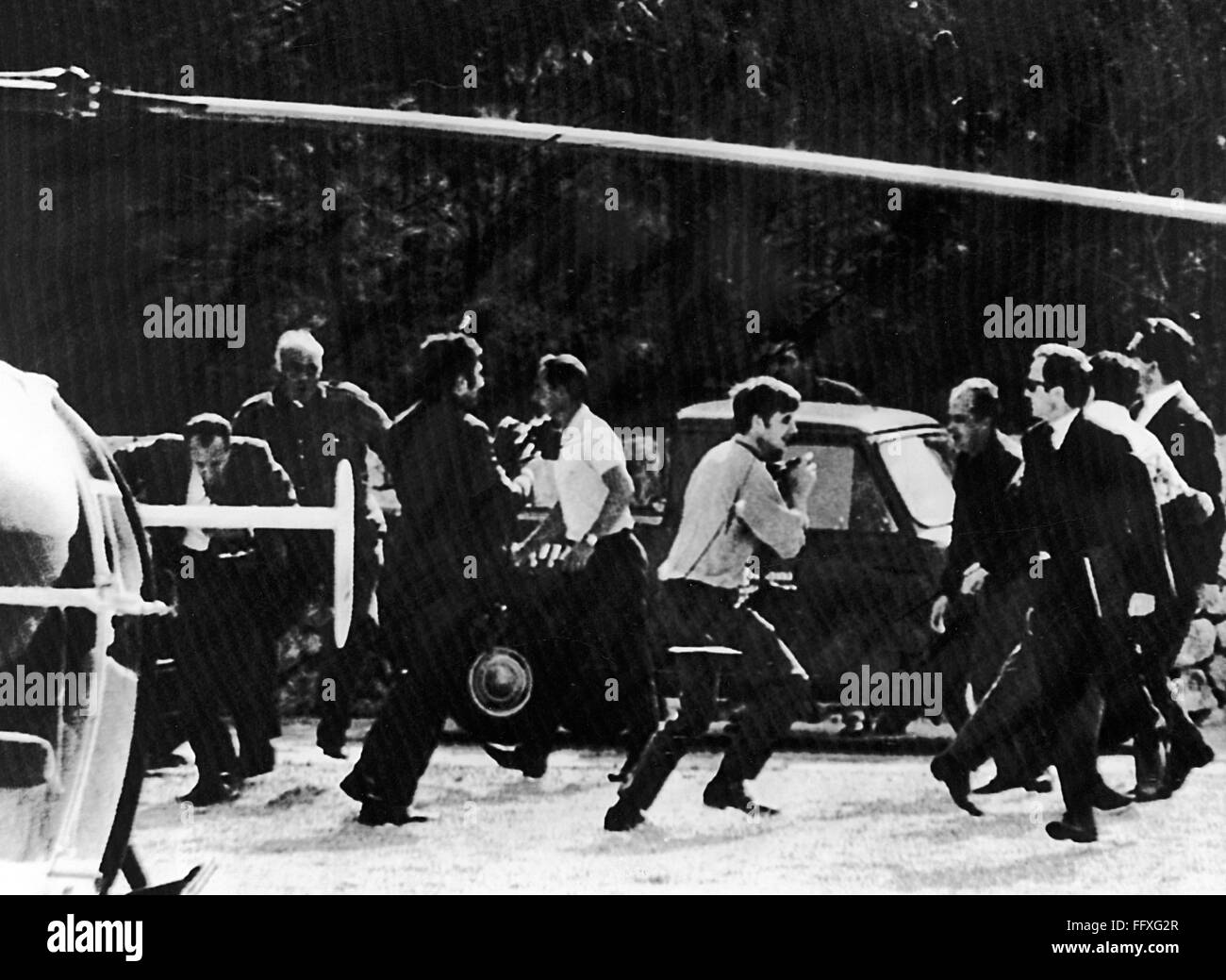 ONASSIS-KENNEDY WEDDING. /nNewsmen battling with Aristotle Onassis ...