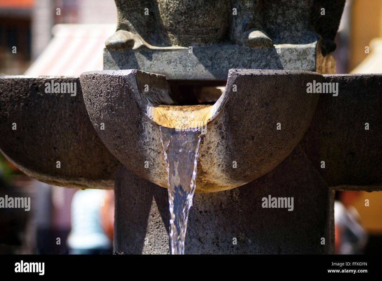 Fountain flowing water hi-res stock photography and images - Alamy