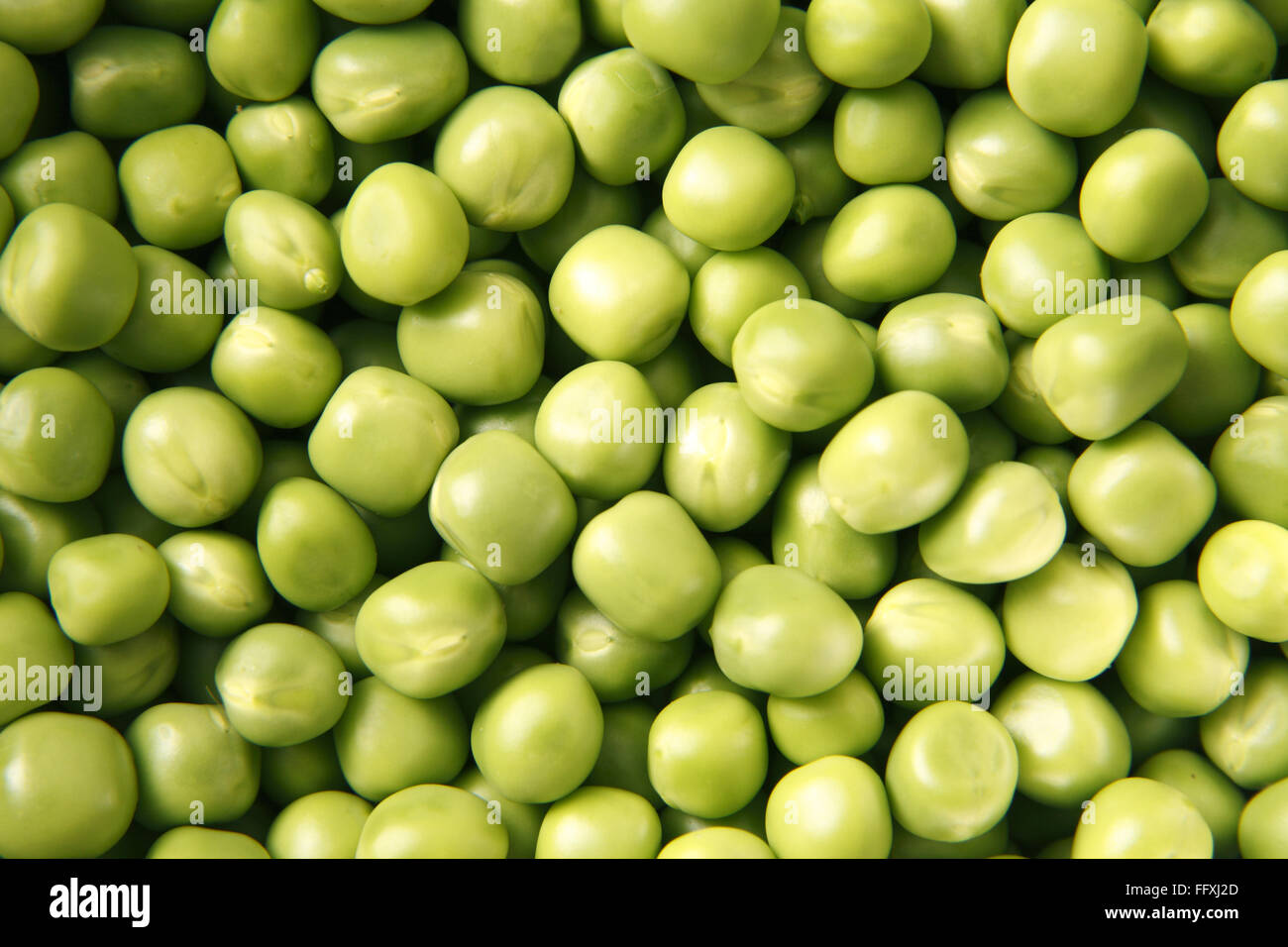 Vegetable , pile of peeled green Peas Stock Photo - Alamy