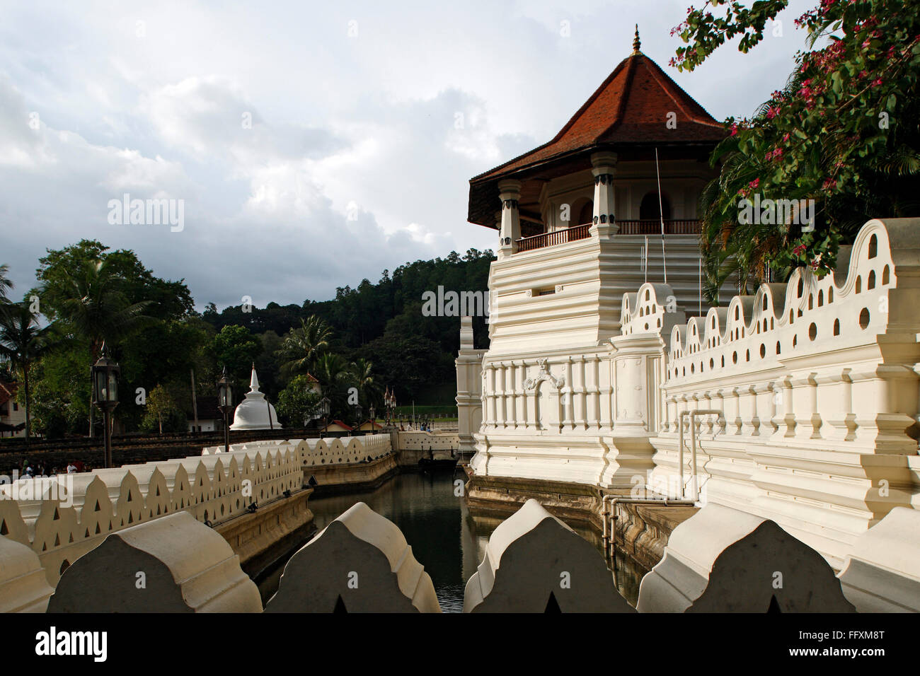 Temple of the sacred tooth relic (sri dalada maligawa) constructed in ...