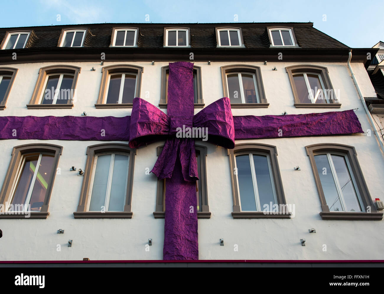 Violet facade hi-res stock photography and images - Alamy