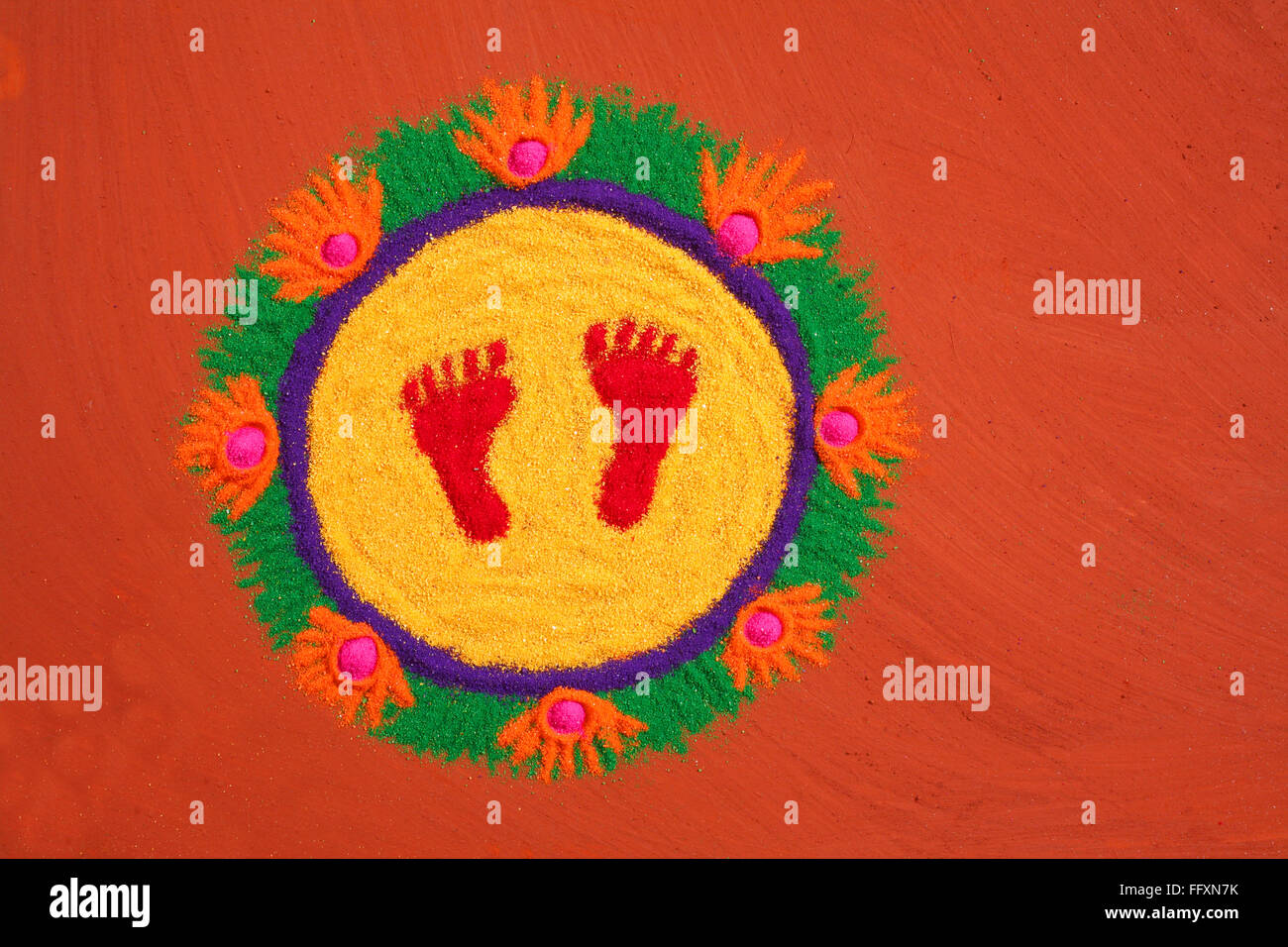 Rangoli India rangoli; sand painting; sand paintings; art; craft; color ...