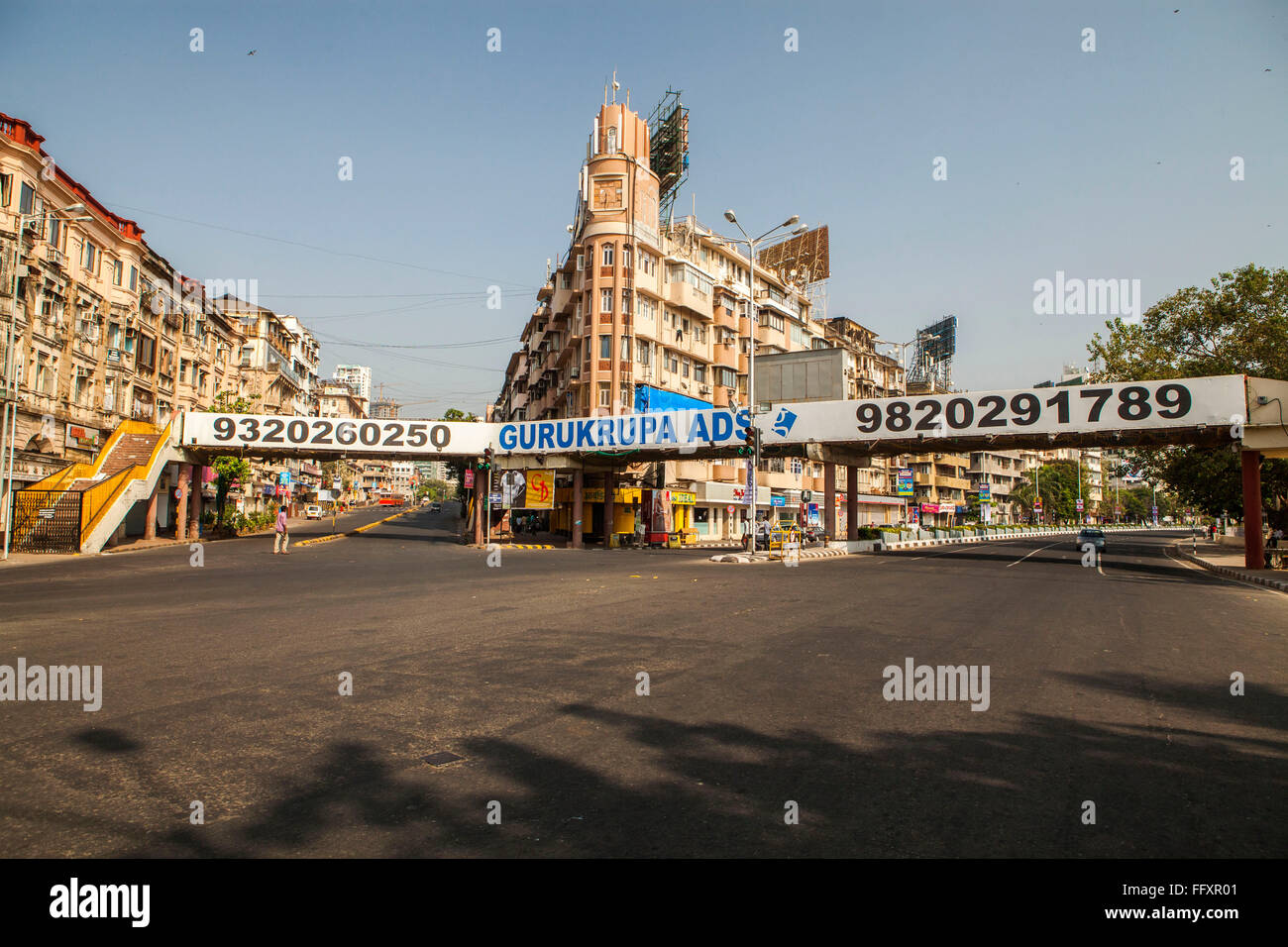 Lockdown empty road ; chowpatty ; Girgaon ; marine drive ; mumbai ...