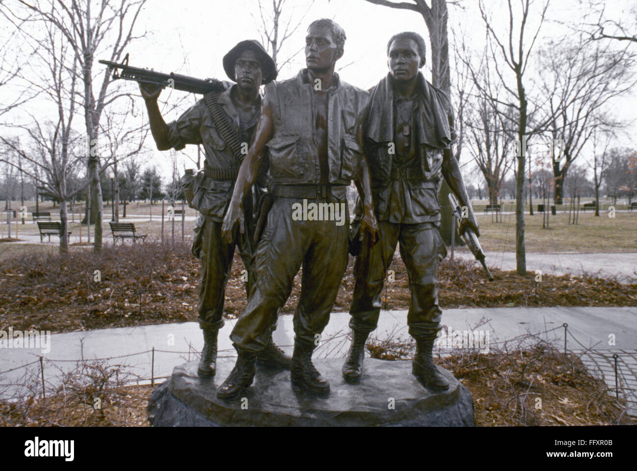 VIETNAM VETERANS MEMORIAL. /nThe Three Soldiers. Sculpture by Frederick ...