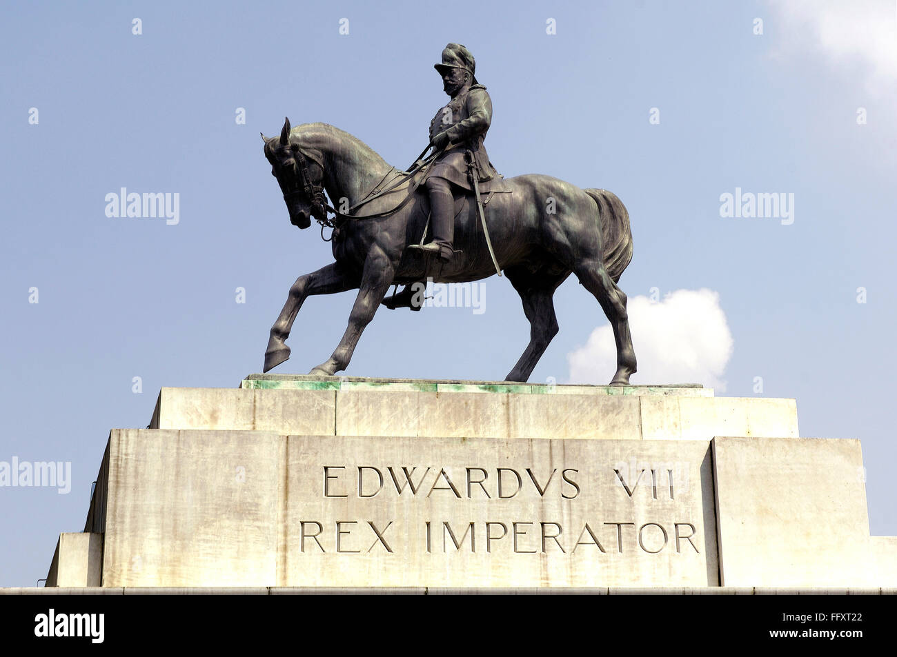 Edwards Vii Rex imperator statue at Victoria Memorial monument ...