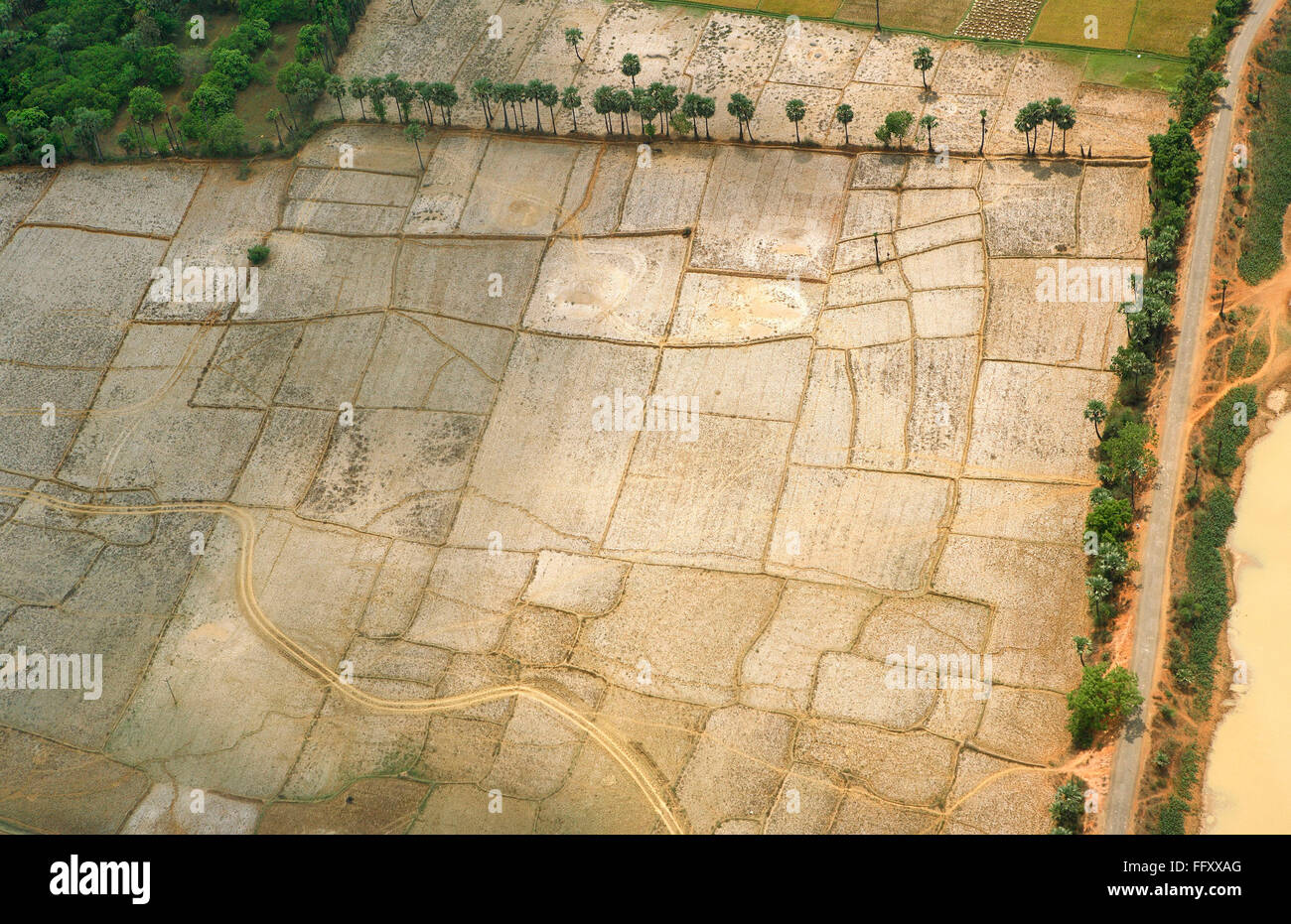 Unplanted field hi-res stock photography and images - Alamy