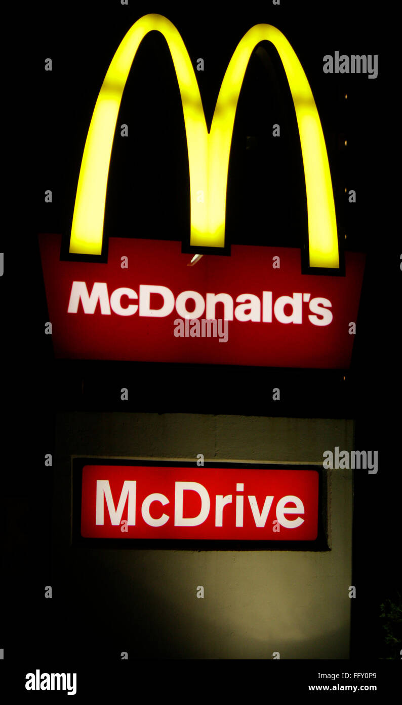 Mcdonalds mcdrive hi-res stock photography and images - Alamy