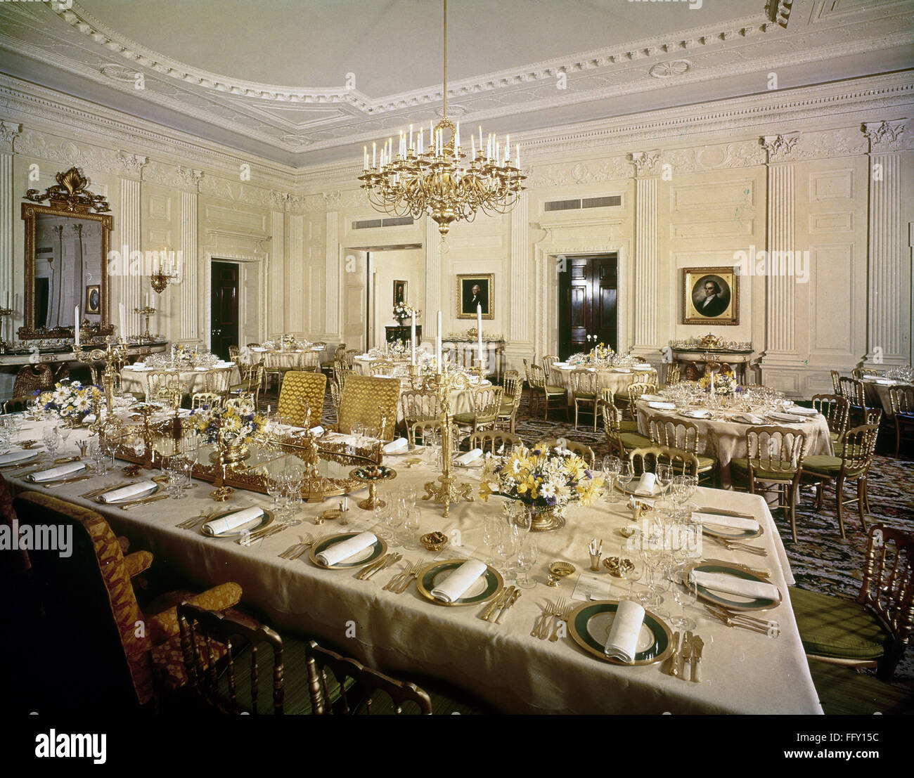 WHITE HOUSE: DINING ROOM. /nThe State Dining Room at the White House in ...