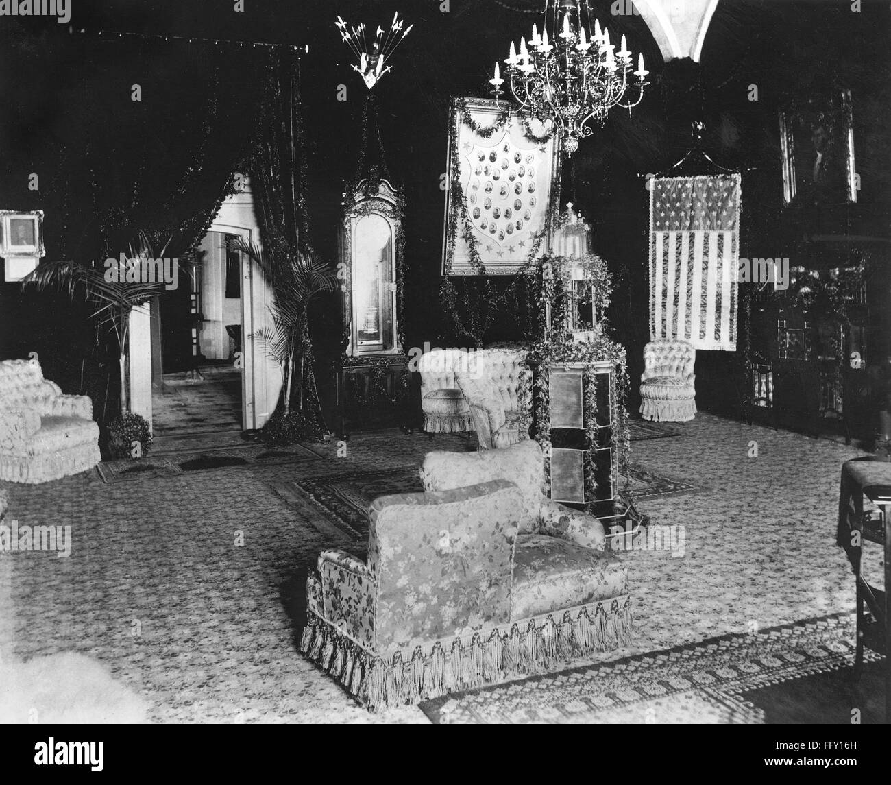 WHITE HOUSE: RECEPTION ROOM. /nPresidential reception room at the White ...
