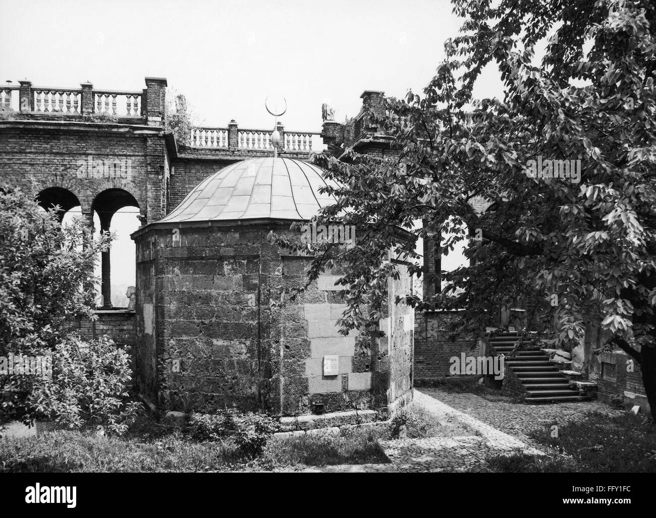 Gul baba budapest High Resolution Stock Photography and Images - Alamy