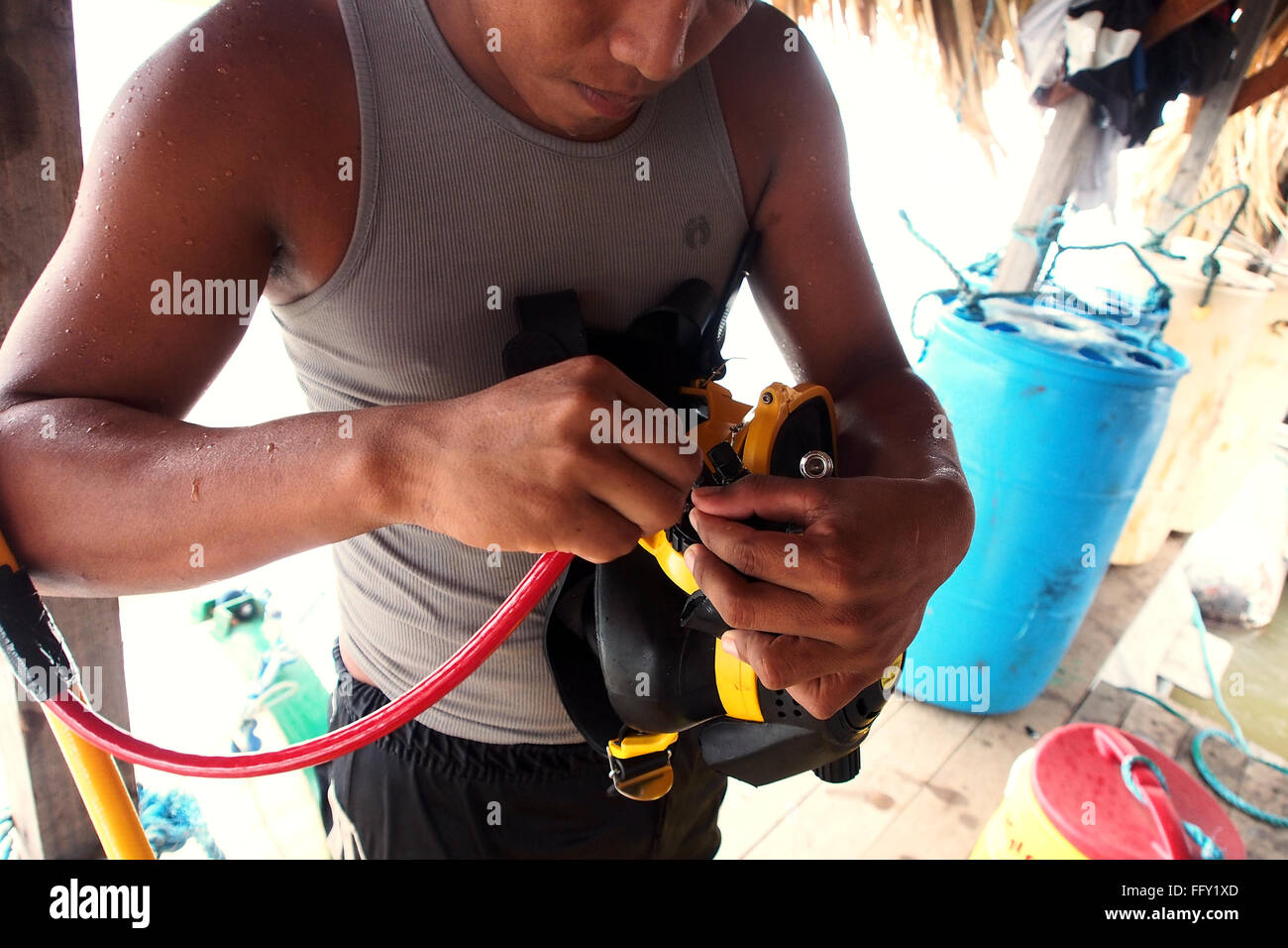Underwater diver worker hi-res stock photography and images - Alamy