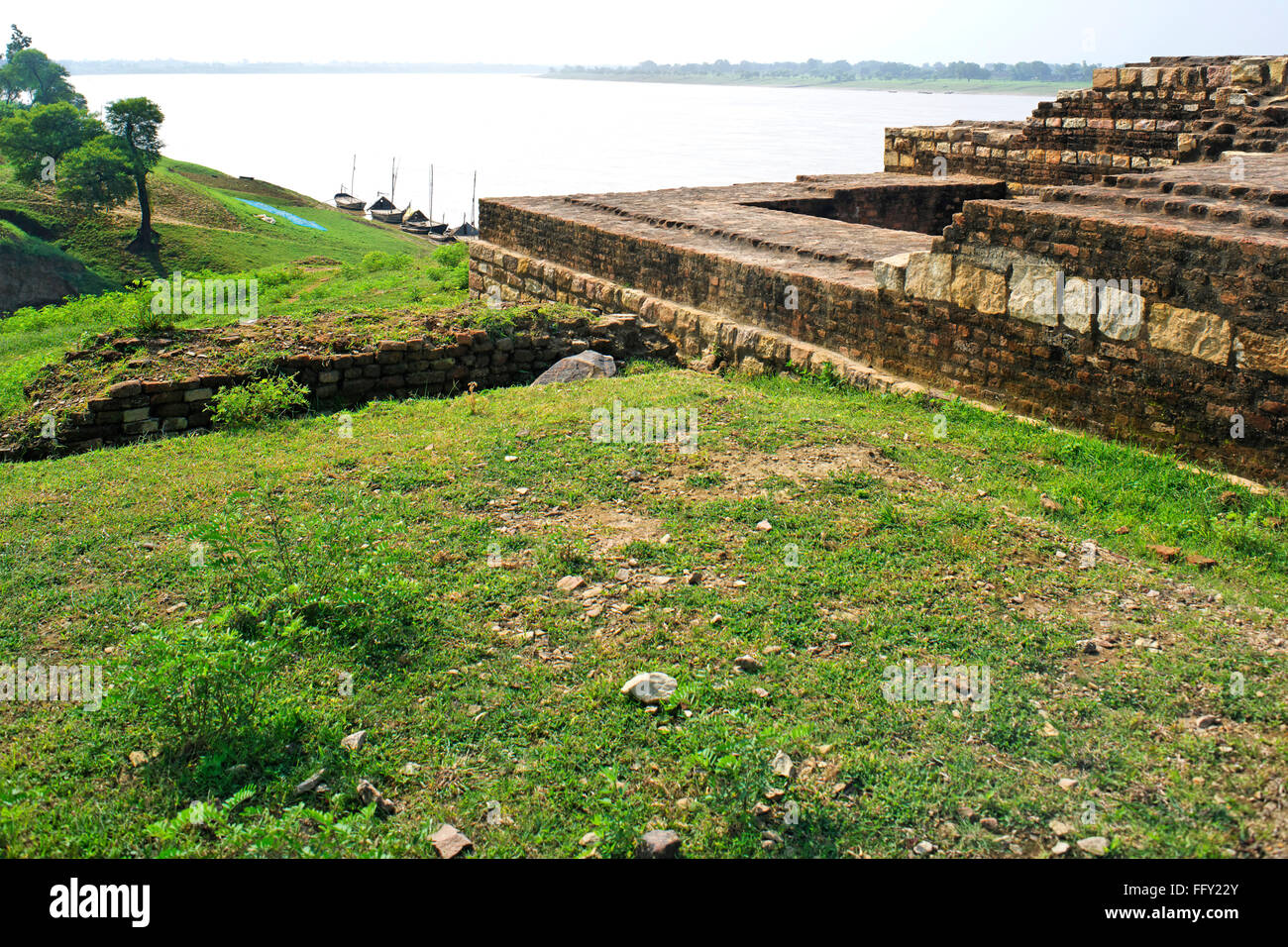 Destroyed monuments hi-res stock photography and images - Alamy