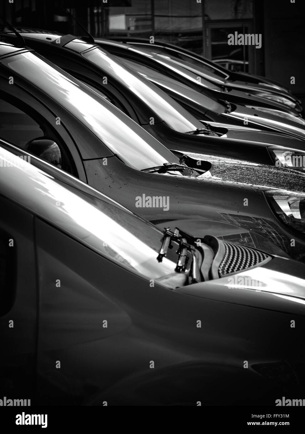 Car in a row hi-res stock photography and images - Alamy