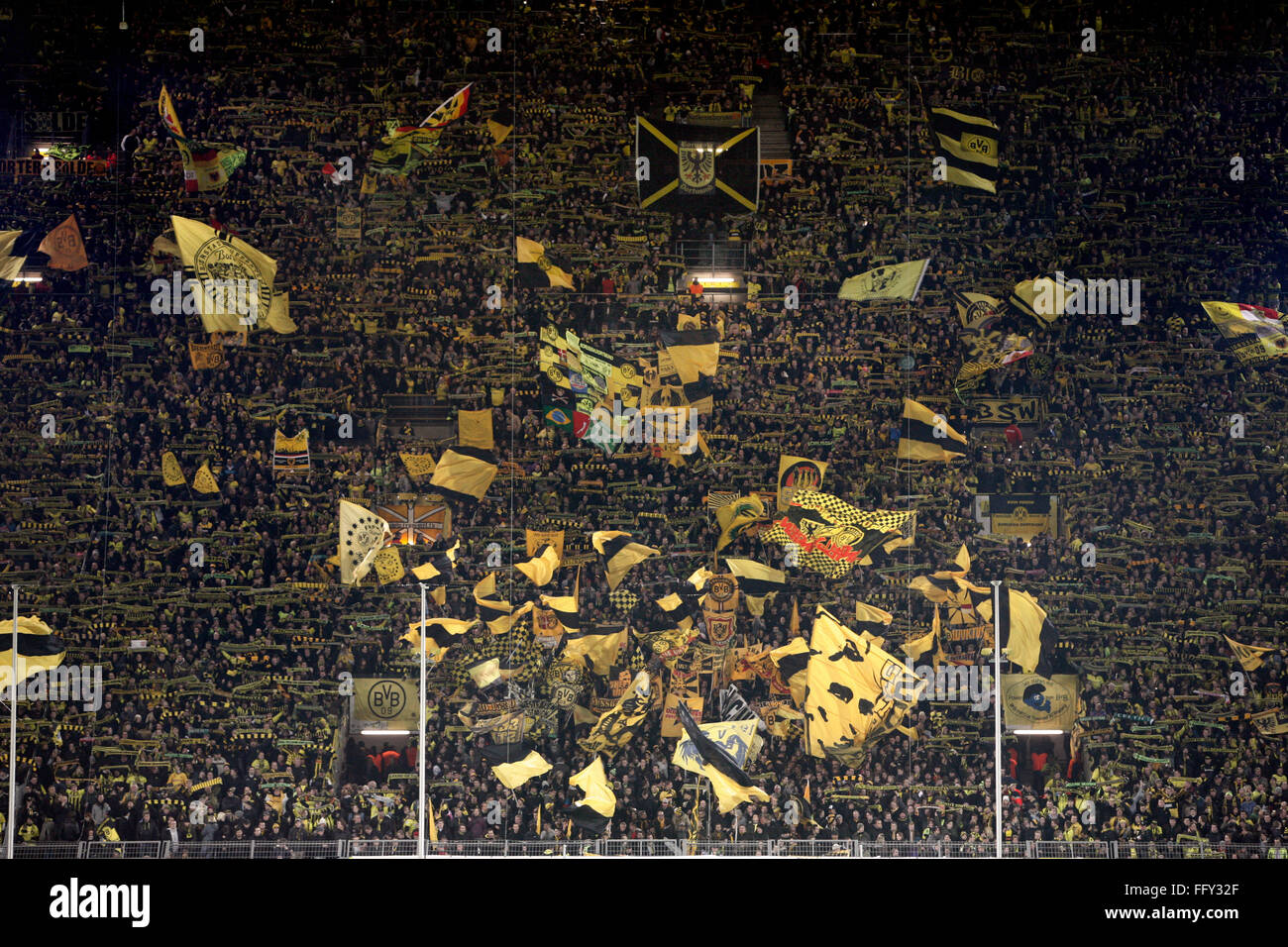 Borussia dortmund yellow wall hi-res stock photography and images - Alamy