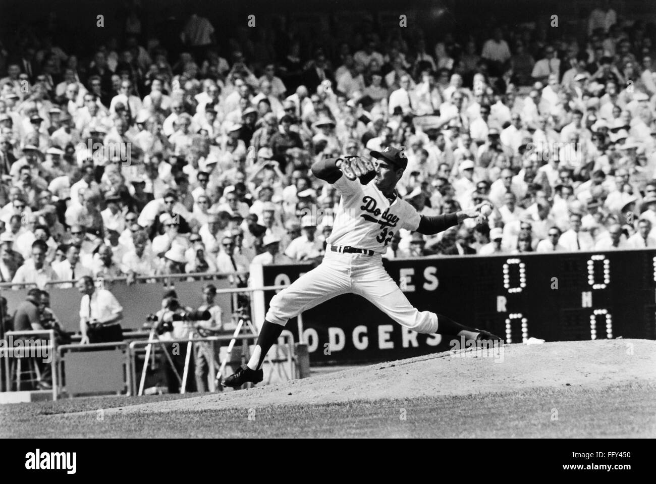 SANDY KOUFAX (1935- ). /nNΘ Sanford Braun. American baseball pitcher ...