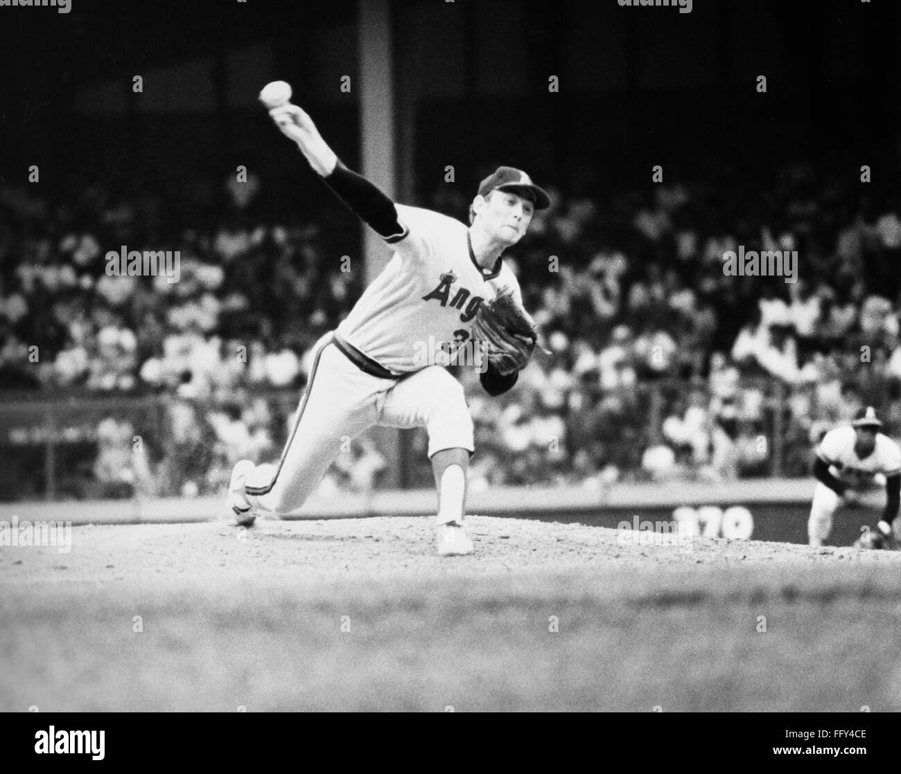 Baseball game park crowd mound pitcher hi-res stock photography and ...