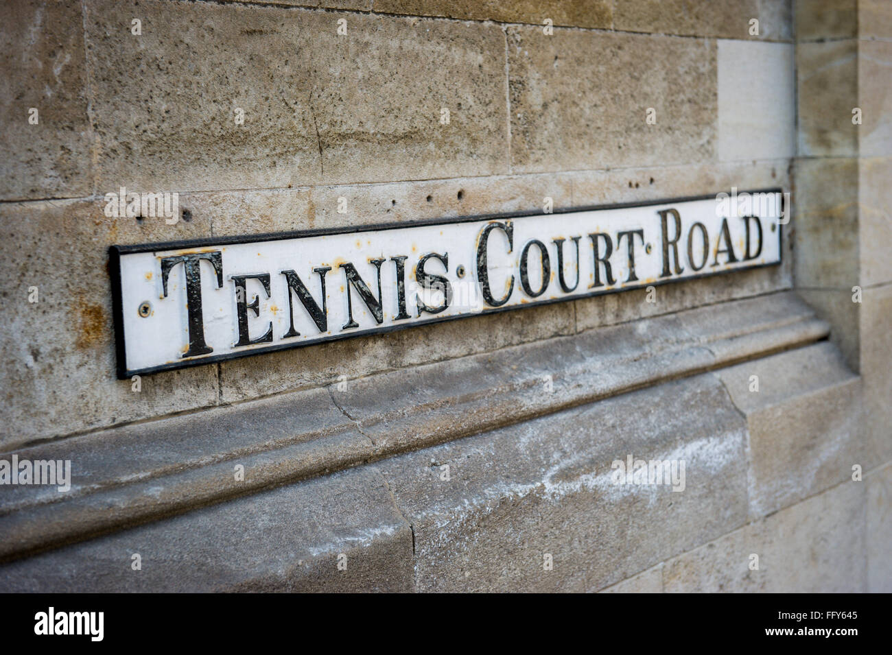 Tennis Court Road Cambridge sign Stock Photo - Alamy