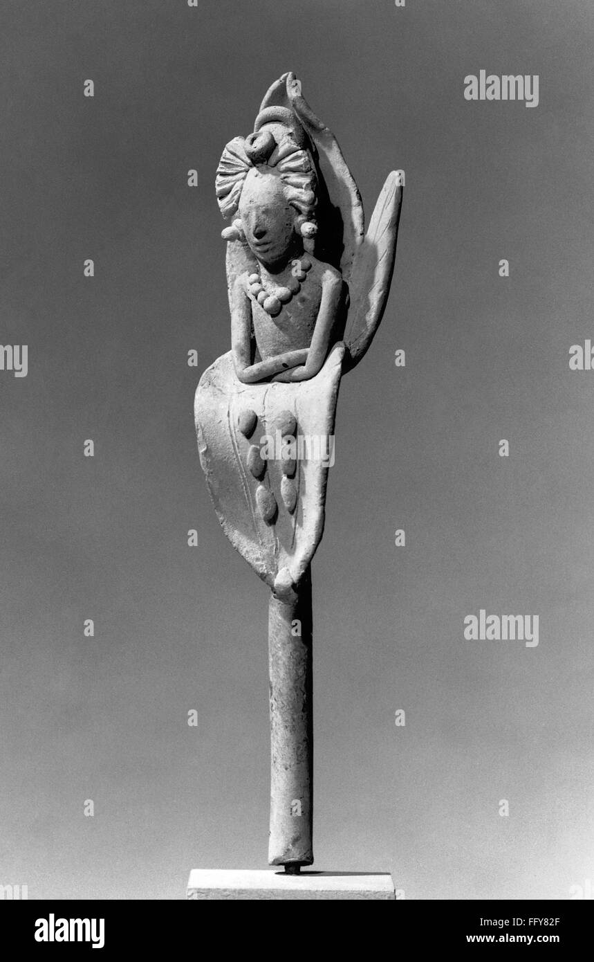 Emerging sculpture hi-res stock photography and images - Alamy