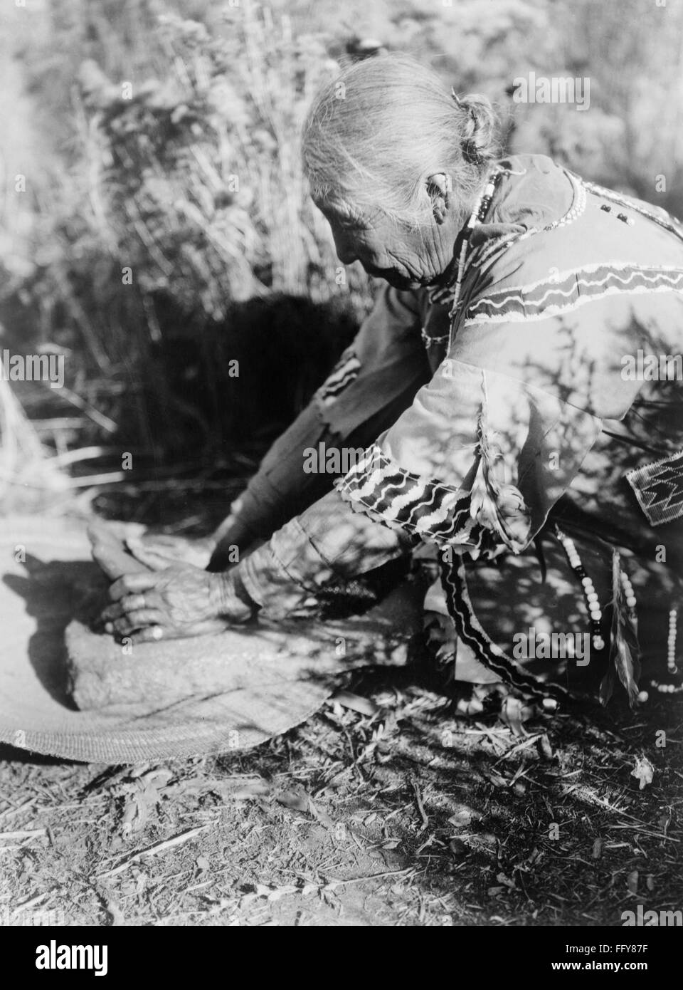 CURTIS: KLAMATH WOMAN. /nA Klamath Native American woman in Oregon ...