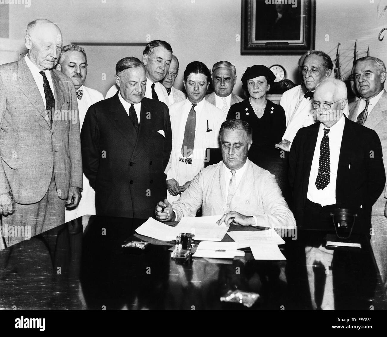 SOCIAL SECURITY ACT, 1935. /nPresident Franklin D. Roosevelt signing ...