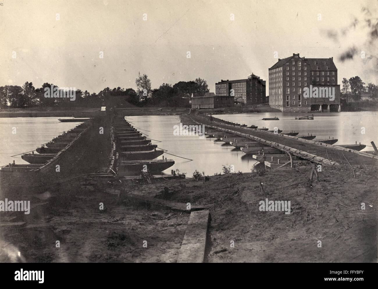 CIVIL WAR: PONTOON BRIDGE. /nPontoon bridge over the James River at ...