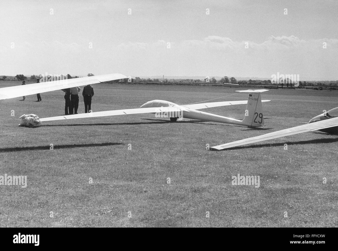 GLIDER COMPETITION. /nSingle seat gliders in a field at a competition ...