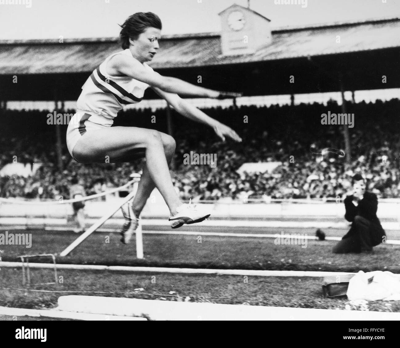MARY RAND (1940- ). /nNΘe Bignal. English track and field athlete ...
