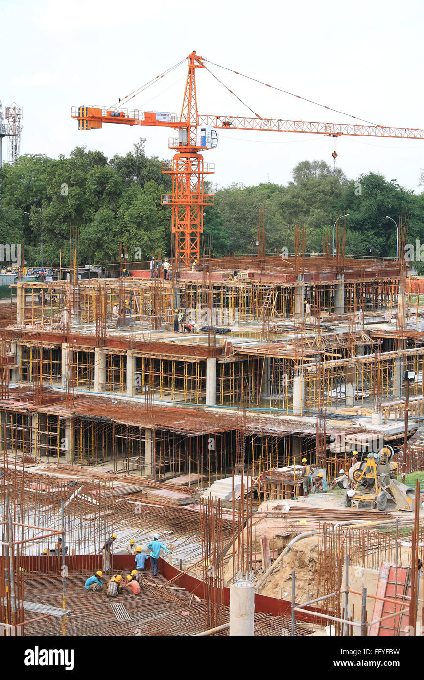Building construction scaffolding hi-res stock photography and images ...
