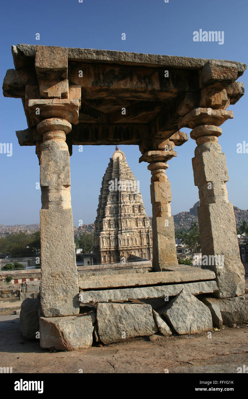 Old monument and Hampi temple , Hampi Vijayanagar ruins , Karnataka ...