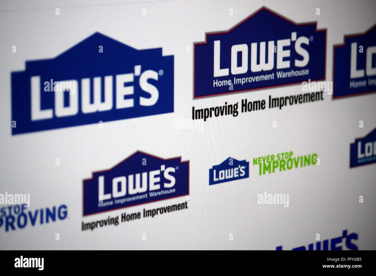 Lowes brand and logo hi-res stock photography and images - Alamy