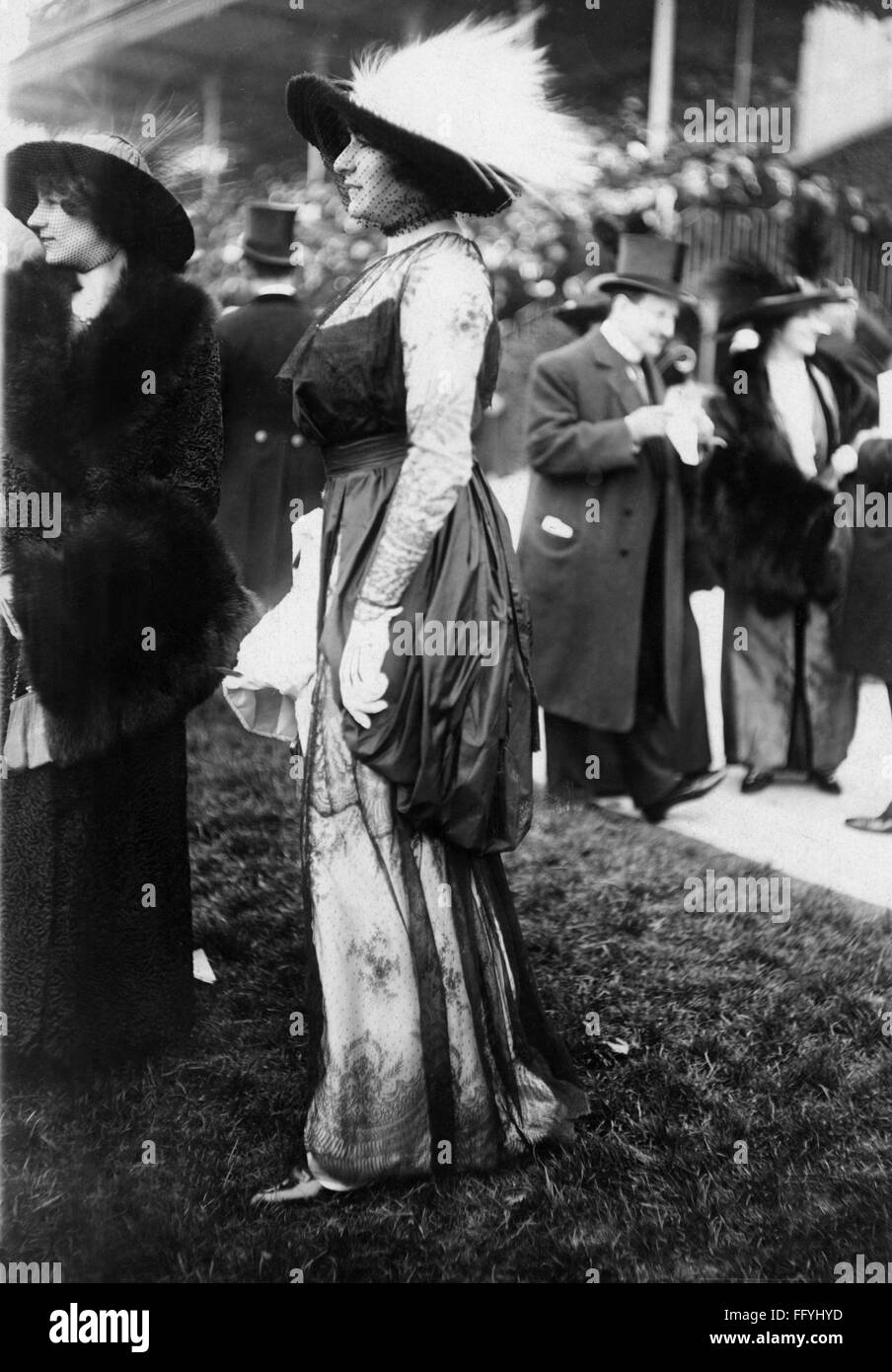 Women's fashion 1910 hi-res stock photography and images - Alamy