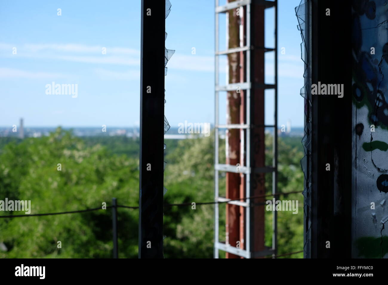 Broken Glass Window Of Abandoned Building Stock Photo - Alamy
