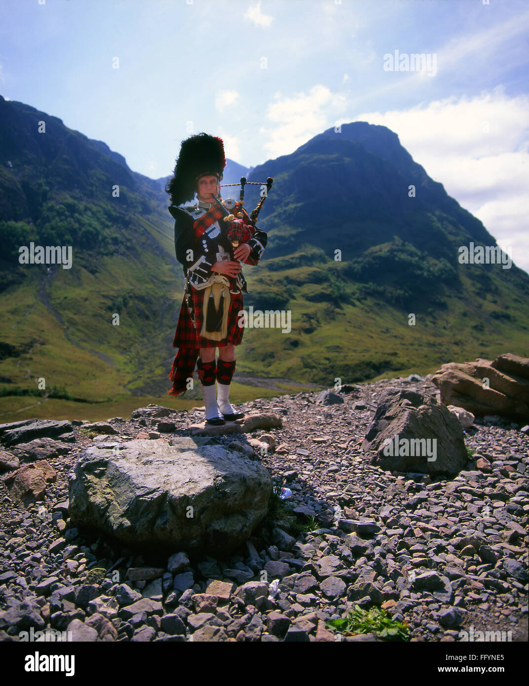 Scottish piper hi-res stock photography and images - Alamy