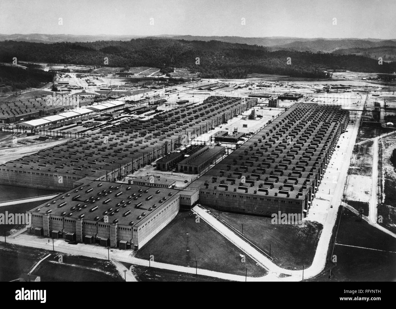ATOMIC PLANT: OAK RIDGE. /nThe K-25 gaseous diffusion plant at Oak ...