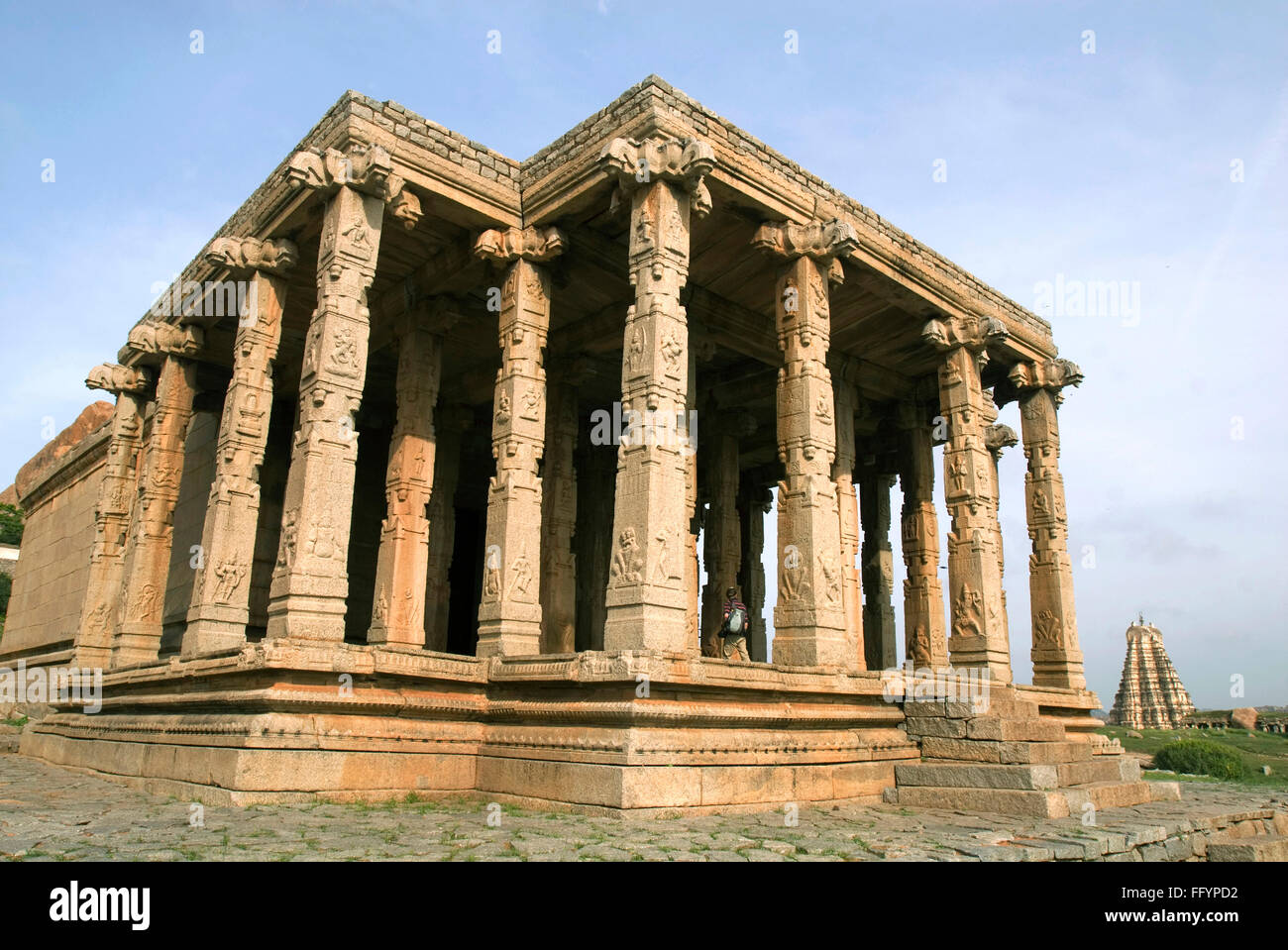 Hampi pillared hall hi-res stock photography and images - Alamy
