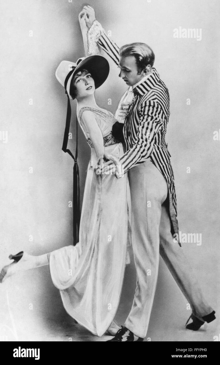 IRENE AND VERNON CASTLE. /nAmerican ballroom dancers. Photograph, c1915 ...