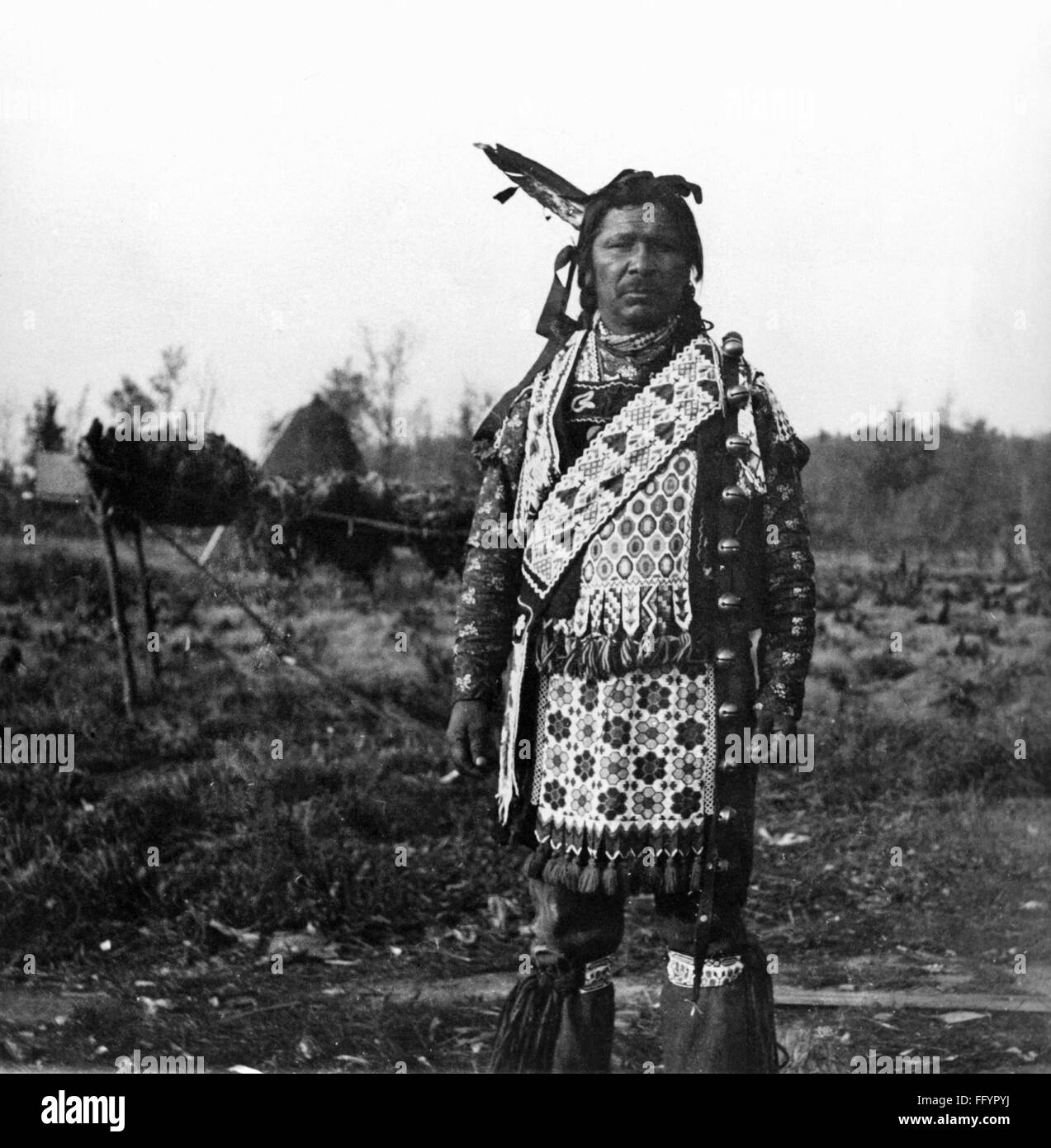 Native american medicine traditional hi-res stock photography and ...