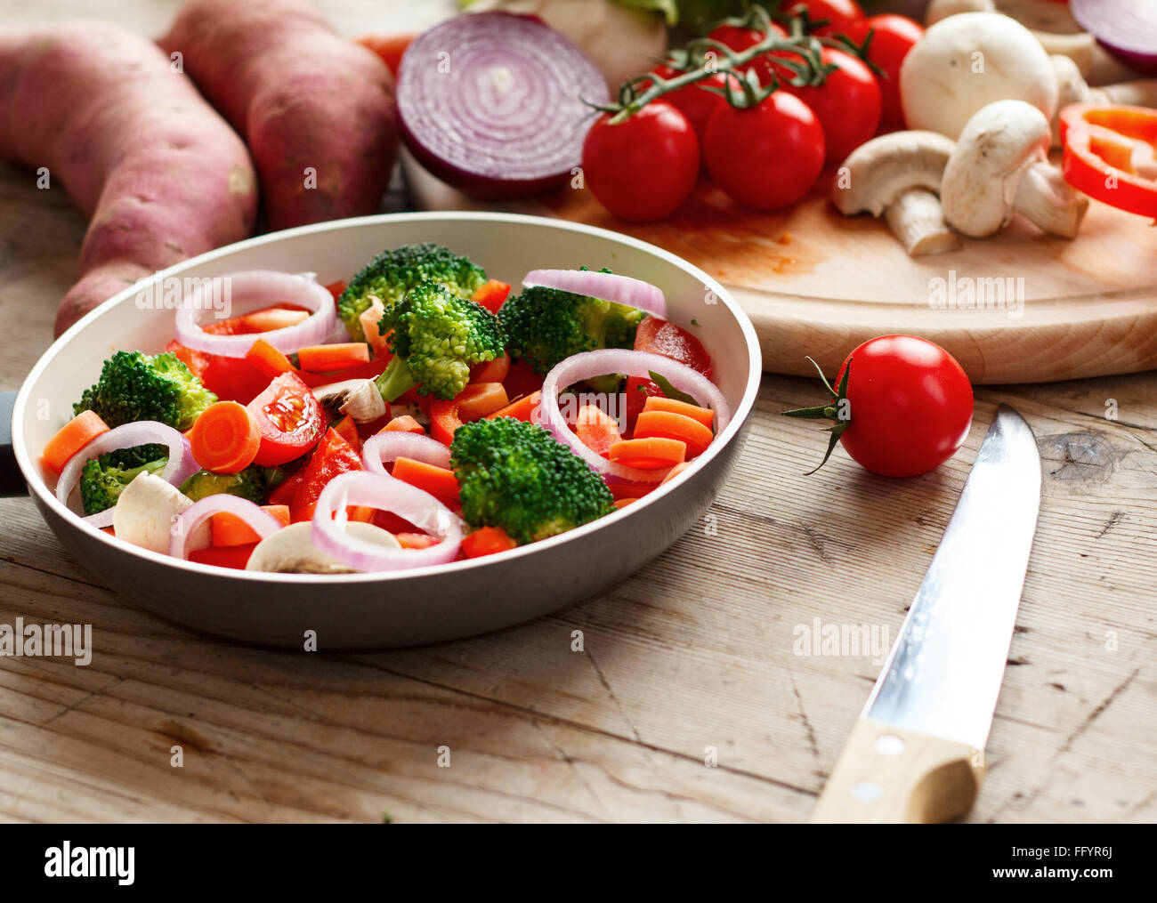 Cooking mixed vegetables Stock Photo - Alamy