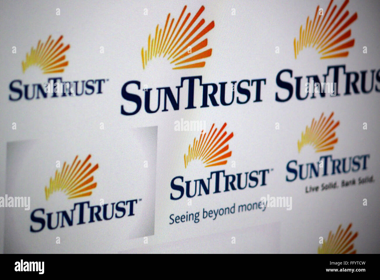 Suntrust logo hi-res stock photography and images - Alamy