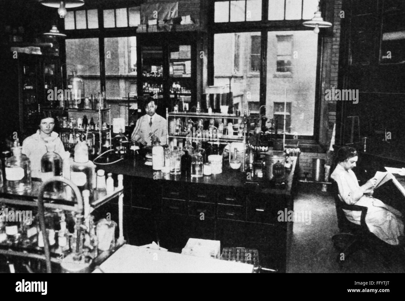 Early 20th century laboratory hi-res stock photography and images - Alamy