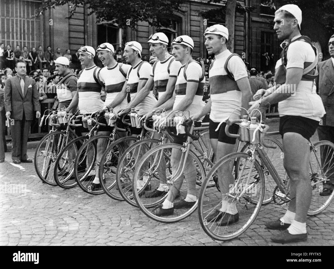 1950s cycling hi-res stock photography and images - Alamy