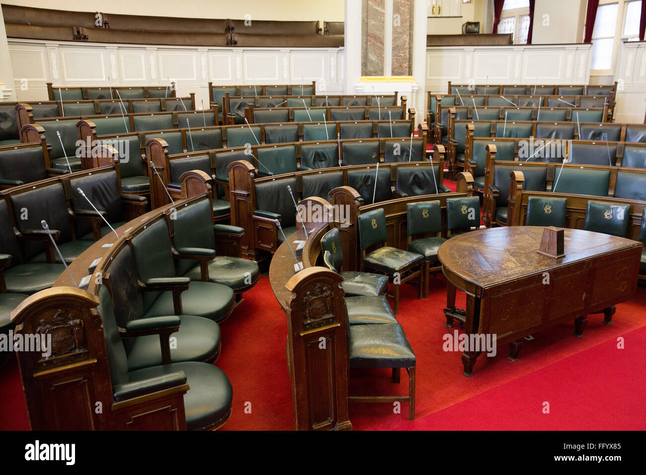 Birmingham council debating chamber hi-res stock photography and images ...