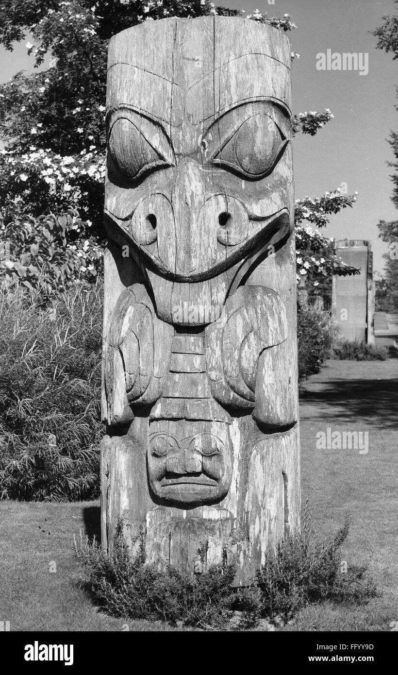 CANADA: TOTEM POLE. /nTotem pole of Northwest Coast Native Americans ...