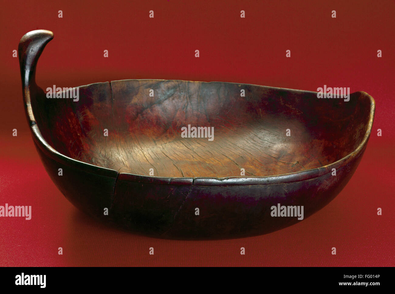 NATIVE AMERICAN BOWL. /nBowl with an effigy head, made from carved ...