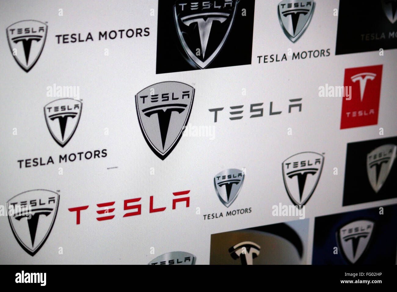 Tesla Logo Stock Photos & Tesla Logo Stock Images - Alamy
