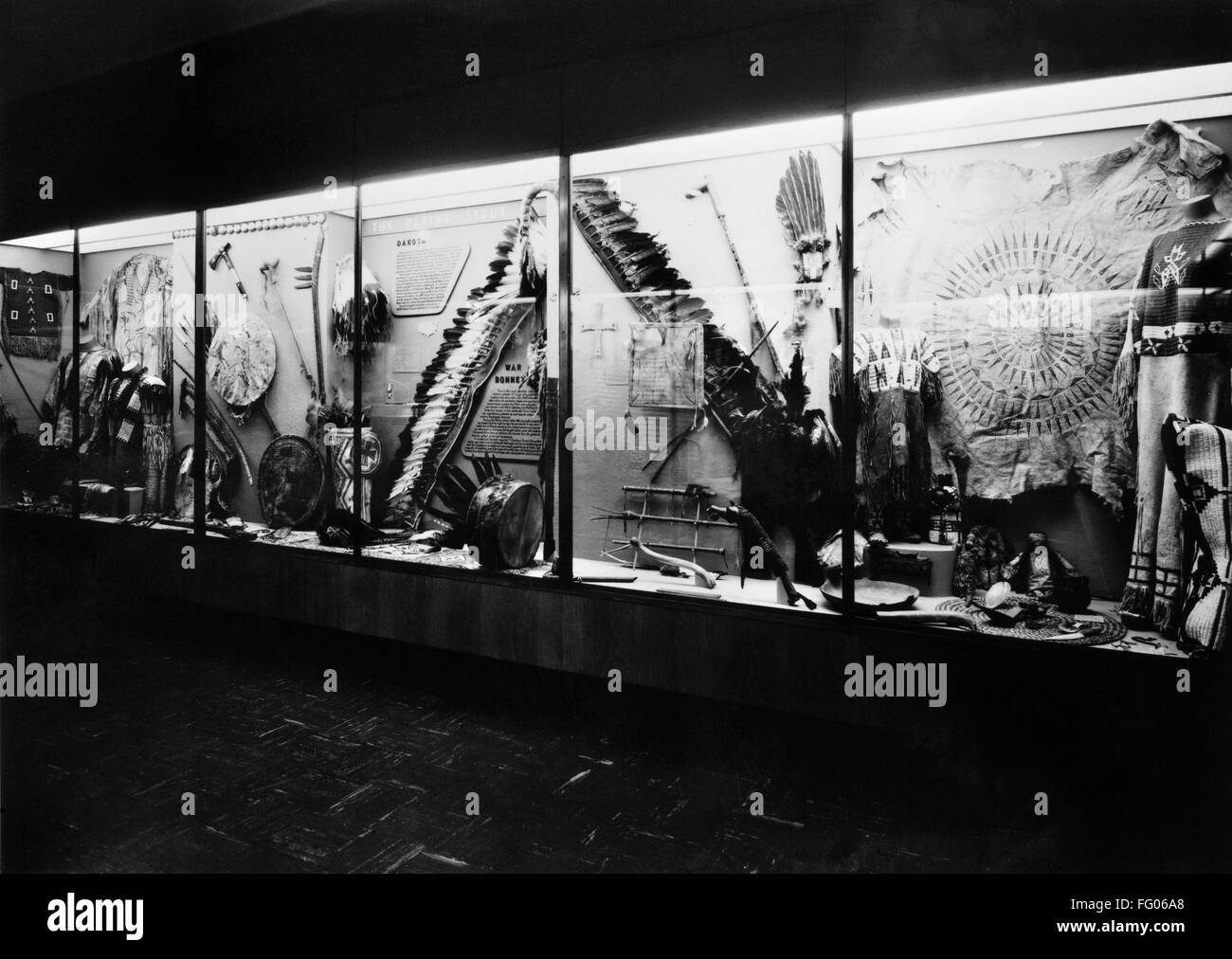 Native american museum artifact hi-res stock photography and images - Alamy