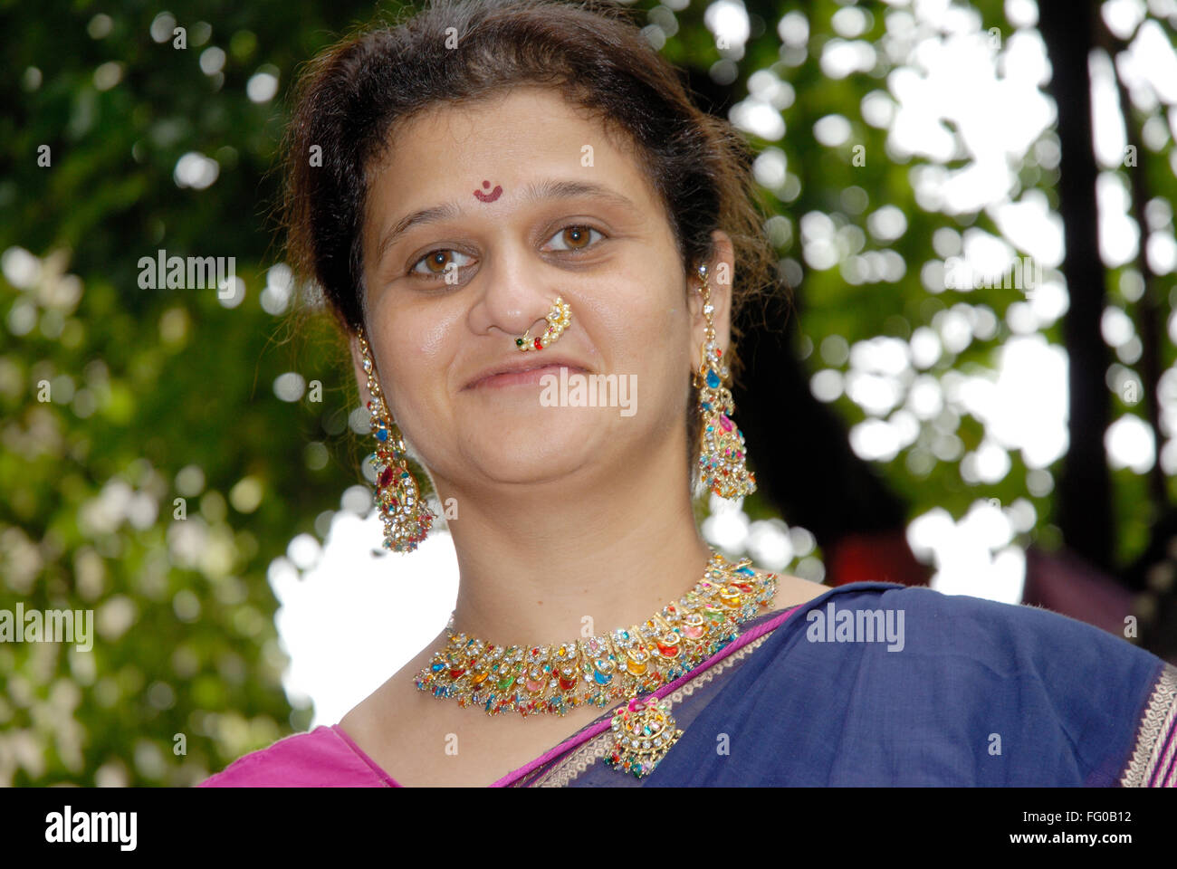 Young woman portrait mumbai maharashtra hi-res stock photography and ...