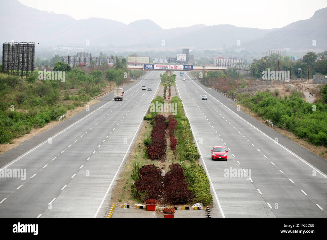Mumbai pune expressway hi-res stock photography and images - Alamy